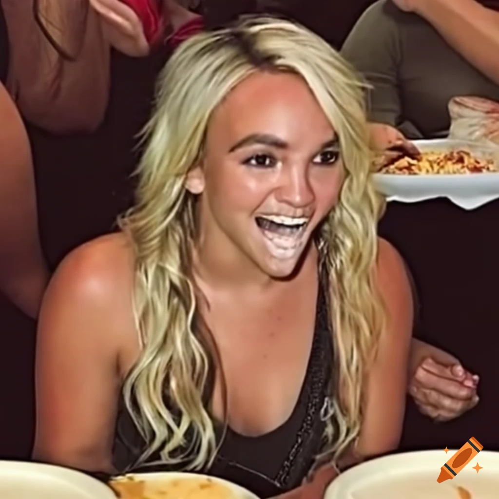 Jamie lynn spears eating queso